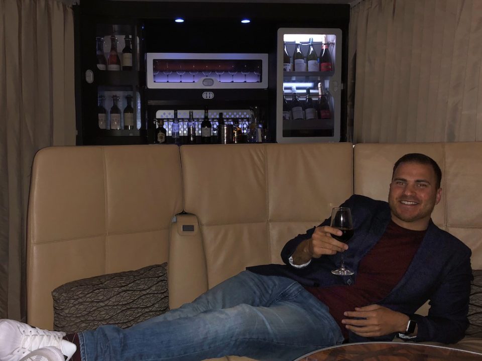 The Best Bars & Lounges on Airplanes (A380s, 777s, & More) [2020 ...