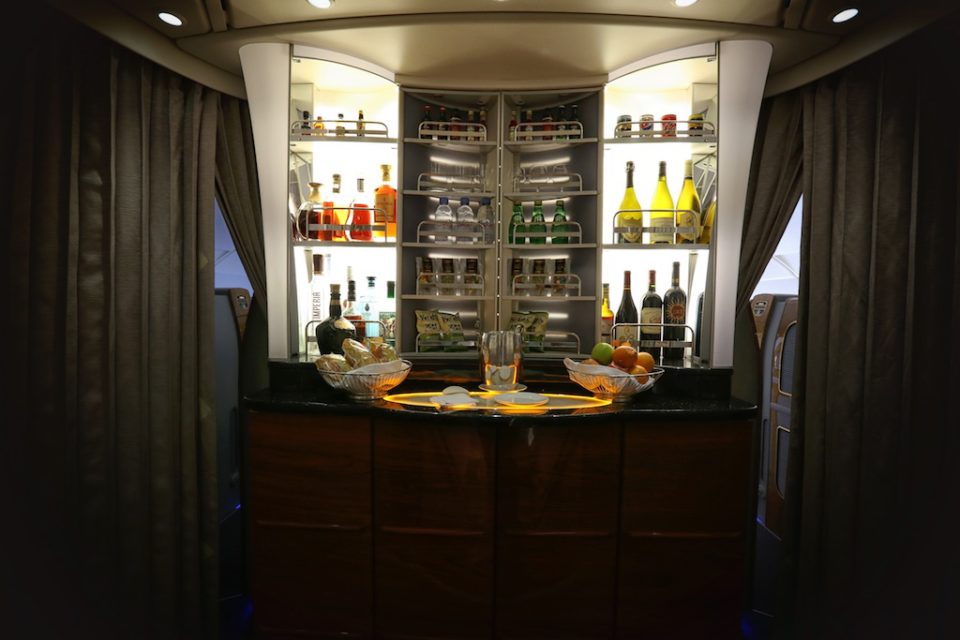 The Best Bars & Lounges on Airplanes (A380s, 777s, & More) [2020 ...