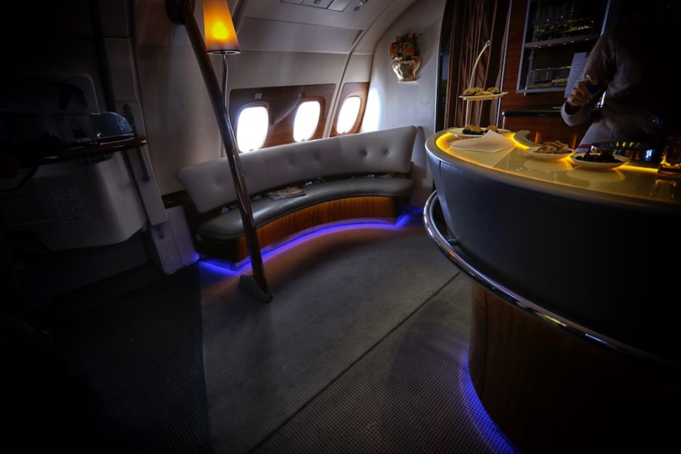 The Best Bars & Lounges on Airplanes (A380s, 777s, & More) [2020 ...