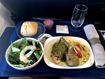 United Domestic First Class Review (What to Expect) [2022] - UponArriving