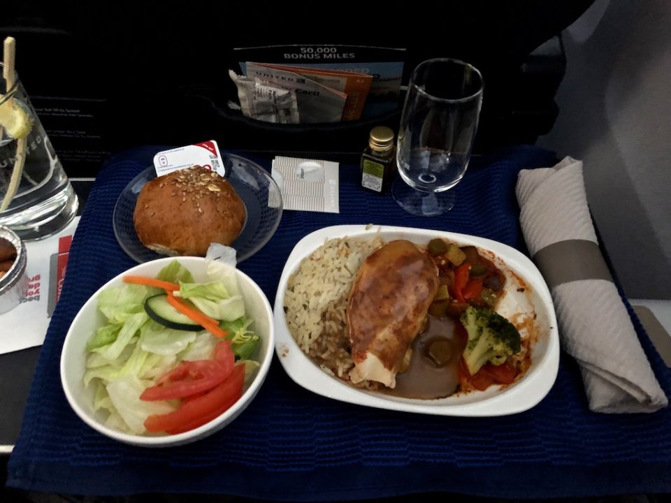 United Domestic First Class Review (What to Expect) [2022] - UponArriving