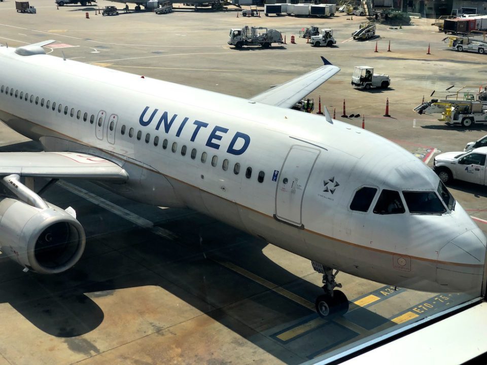 United Domestic First Class Review (What to Expect) [2022] - UponArriving