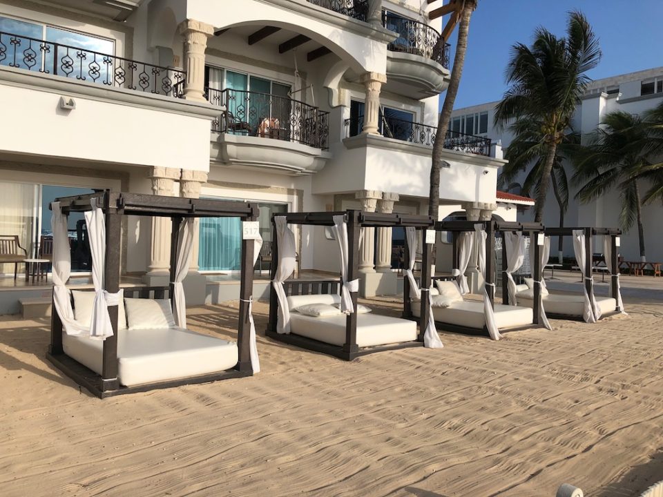 AAA Hotel Discounts: Are They Worth It? [2021] - UponArriving