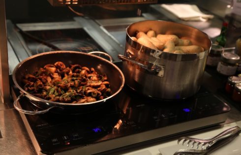 Lufthansa first class terminal 50 - UponArriving