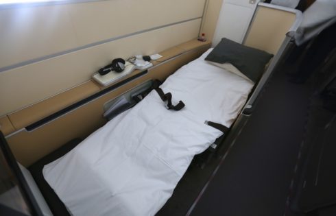 Lufthansa First Class bedding 2 - UponArriving