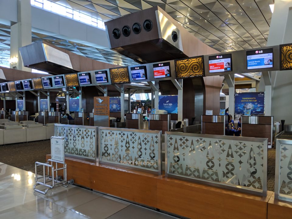 Garuda Indonesia 777 Business Class Review (CGK to LHR) [2021 ...