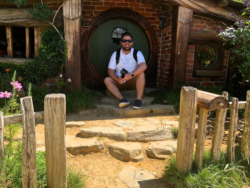 Hobbiton Movie Set Tour Review (Ultimate Guide) - UponArriving