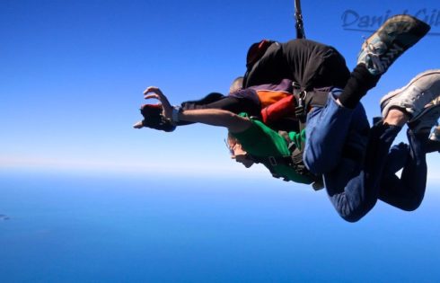 Tandem-skydiving-over-ocean - UponArriving