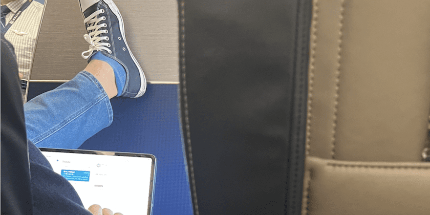 11 Keys to First Class Etiquette - UponArriving