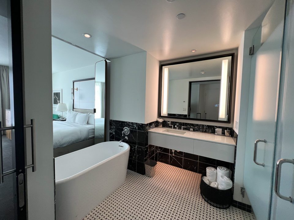 Review: The Laura Hotel Downtown Houston - UponArriving