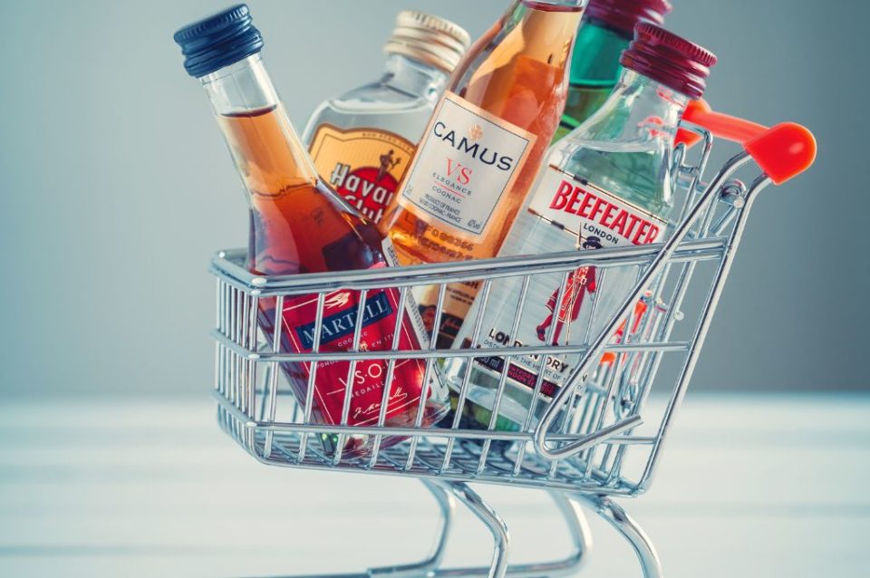 TSA Liquid Rules Ultimate Guide (3-1-1 Explained) [2025] - UponArriving