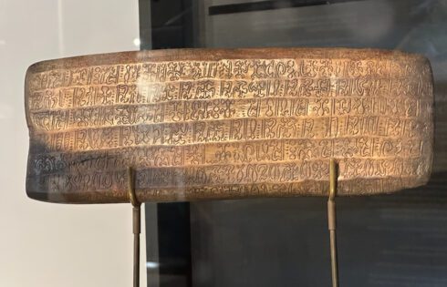 Rapa-Nui-Museum-tablet - UponArriving